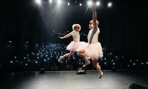 Dr. Bohl, ganz allein in der Welt von Tinder und Dancing Stars ...