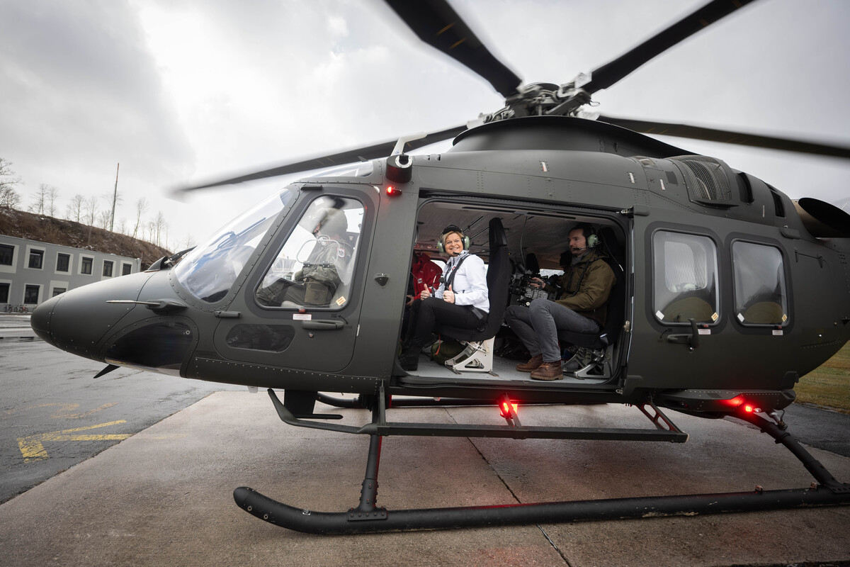 Verteidigungsministerin Tanner präsentiert neuen Hubschrauber AW169 ...