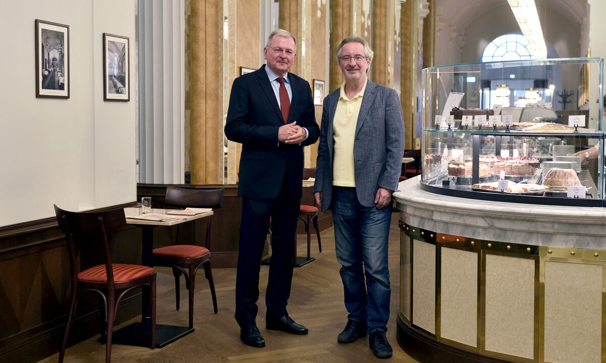 Café-Tradition in der Konditorei: Im Sluka wird nun auch gelesen ...
