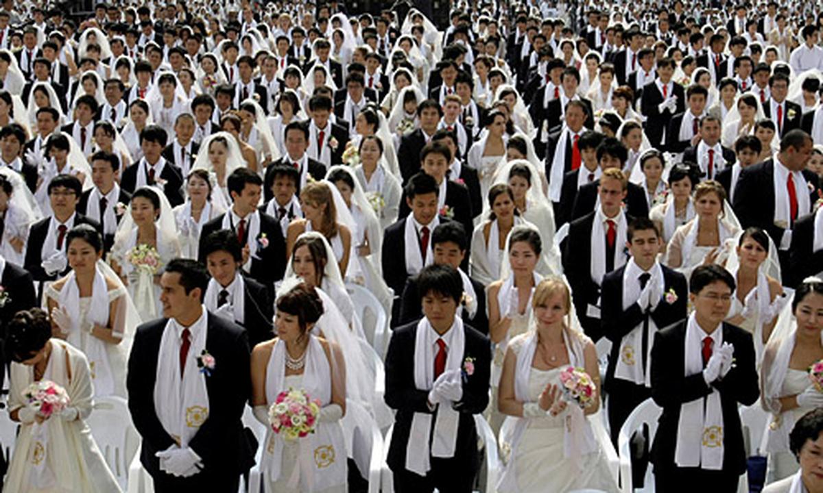 Moon-Sekte feiert Massenhochzeit mit 10.000 Paaren | DiePresse.com