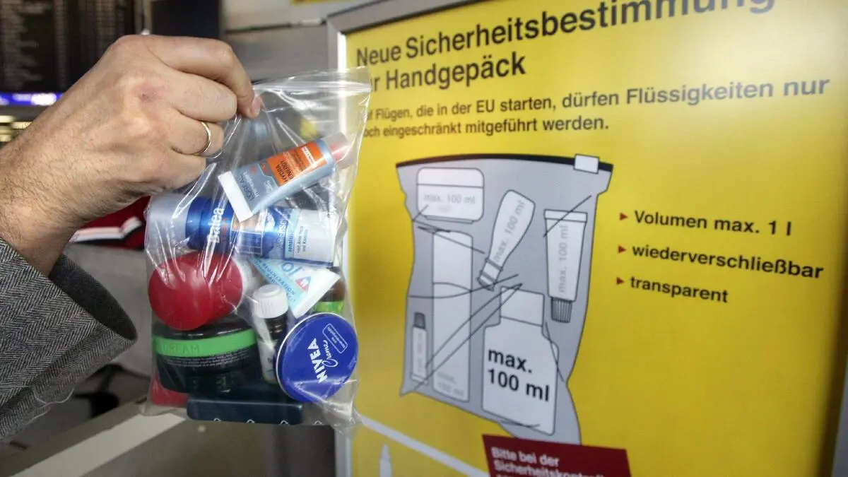 Flüssigkeiten im Handgepäck: Am Flughafen Wien fällt 2026 die 100 ...