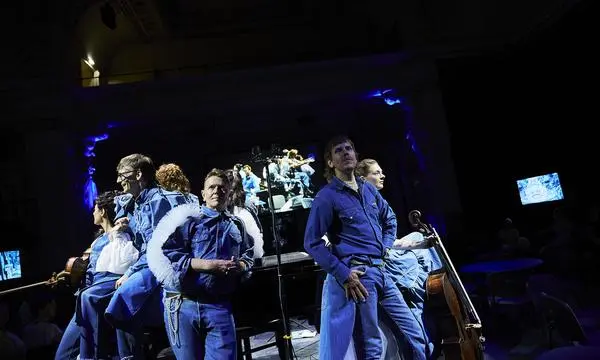 Fader Sesselkreis: „Turn“ im Burgtheater-Kasino – DiePresse.com