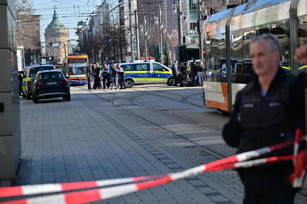 Polizei ortet kein politisches Motiv: Zwei Tote und Festnahme nach Amokfahrt in Mannheim ...