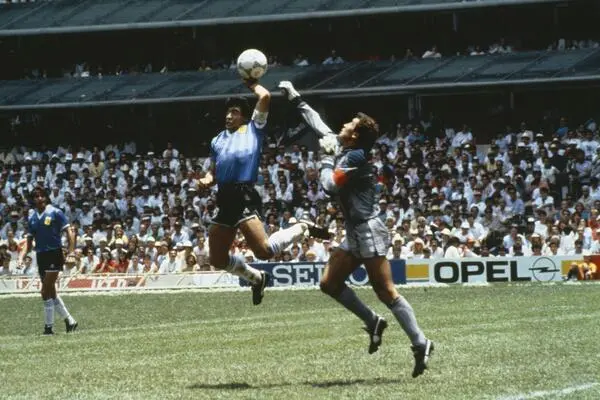 Diego Maradona: Die »Hand Gottes« winkt seit 40 Jahren – DiePresse.com