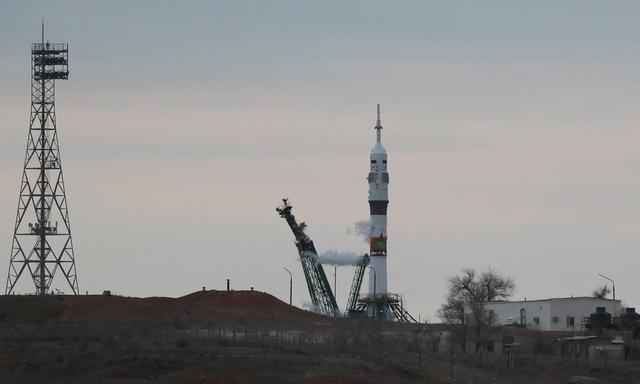 Start von Sojus-Rakete zur ISS wegen technischer Probleme abgebrochen ...