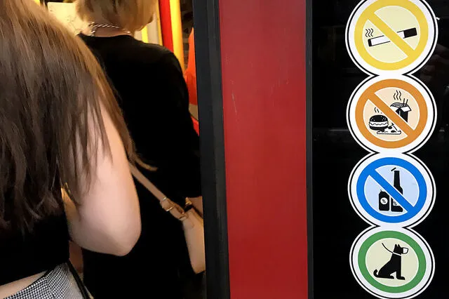 Pizza, Burger, Asia-Box: Erste Verbots-Sticker in Wiener U6 – DiePresse.com