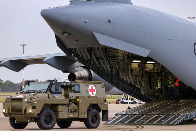 "United with Ukraine: Australien liefert Bushmaster-Panzerfahrzeuge ...