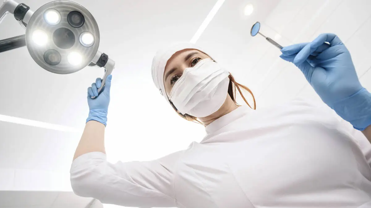 Karies ohne Bohrer behandeln: Schweizer Start-up vVardis plant offenbar ...