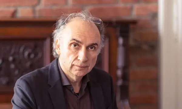 Dimitré Dinev ist wieder da und entfaltet auf mehr als 1000 Seiten ein ...