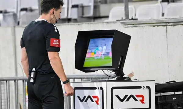 „VAR ist kein Wundermittel“, aber hilft: 30 statt 85 schwere Fehler in ...