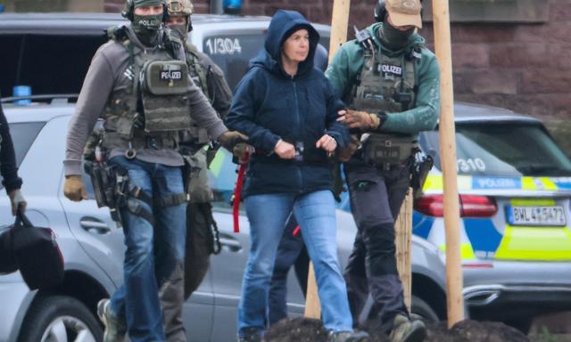 Deutsche Polizei soll Waffen und Gold in Wohnung von RAF-Mitglied ...