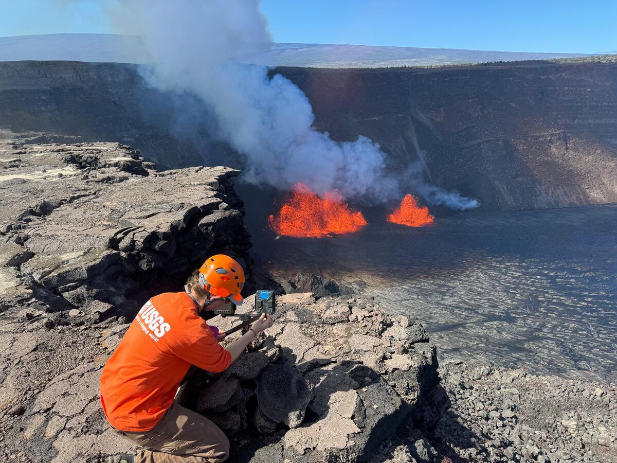 80 Meter hohe Lavafontänen: Vulkan Kilauea auf Hawaii bricht aus ...