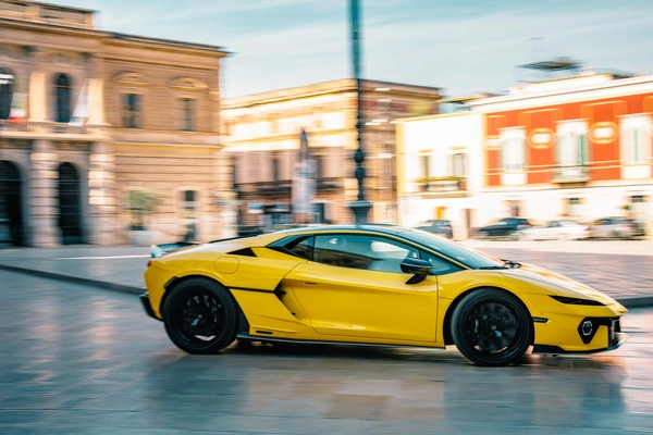 Schlossallee auf vier Rädern: Mit dem Lamborghini Temerario nach ...