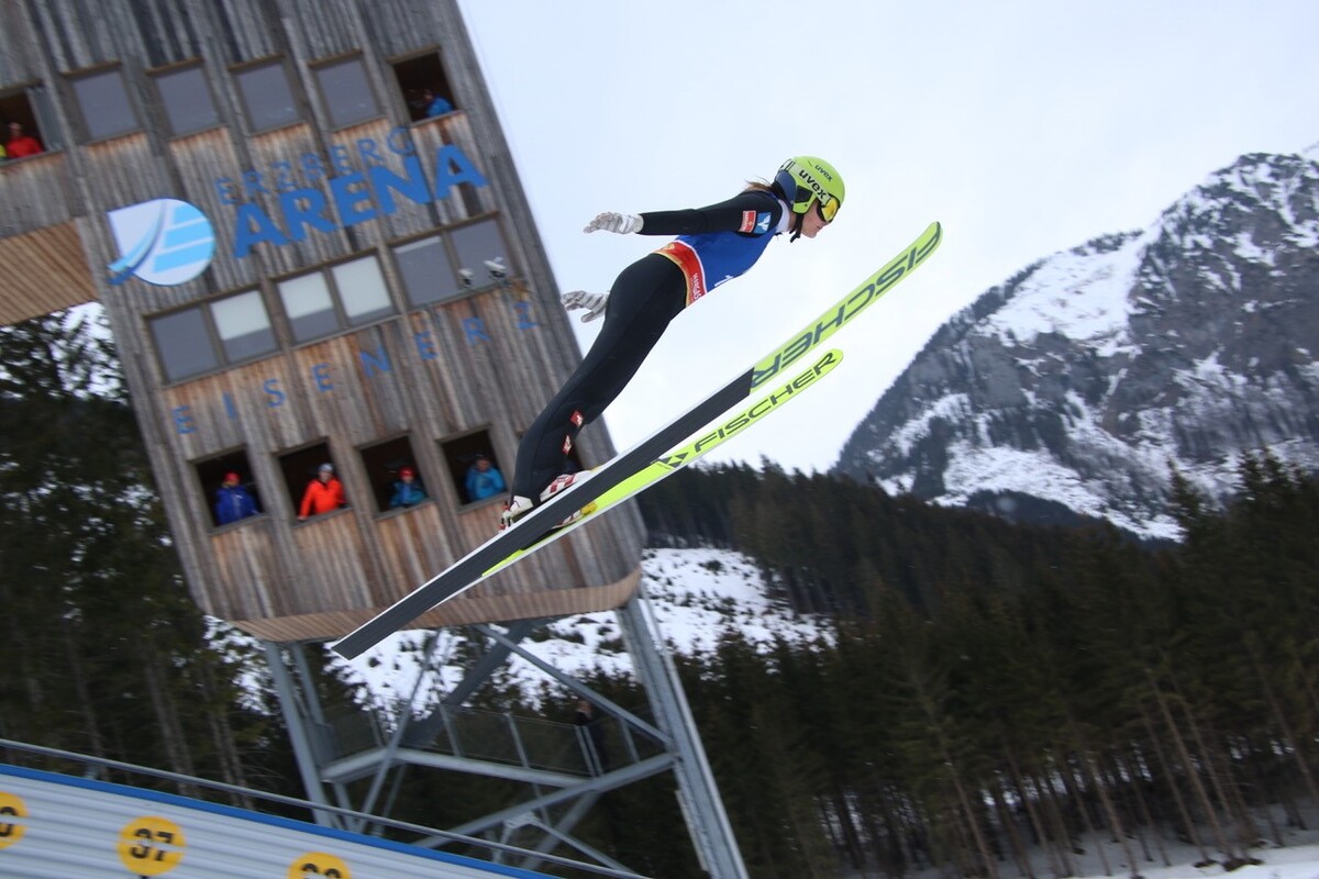 Historischer Erfolg: Erstmals zwei Wienerinnen im Skisprung-Weltcup ...