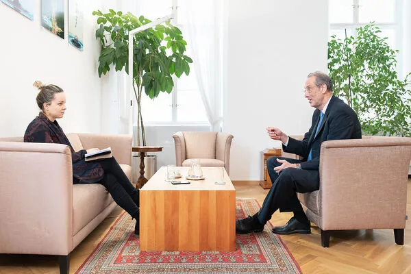 Faßmann: „Wissenschaftler müssen lernen, richtig zu kommunizieren ...