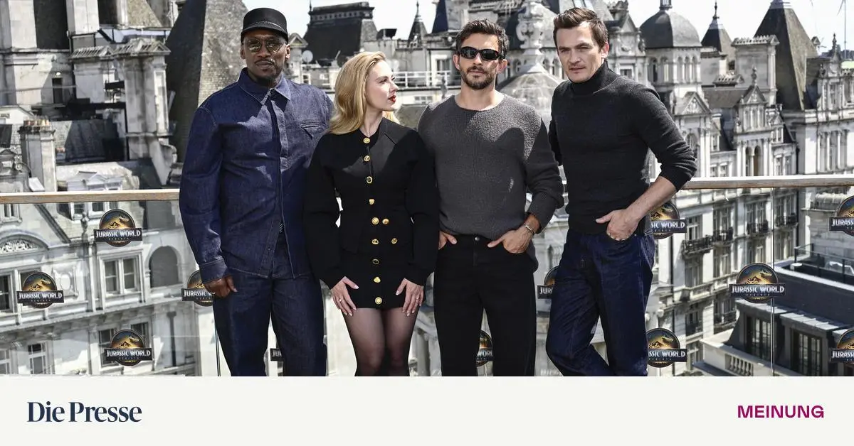 Laylainlalalandd nudes beautiful dark hair, beautiful face,