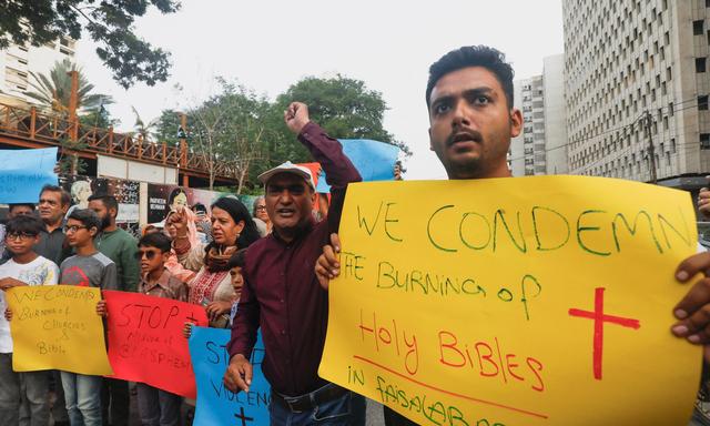 Extremisten attackieren Kirchen in Pakistan – DiePresse.com
