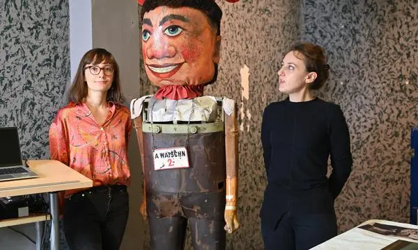 Von Watschenmann bis Hochzeitsautomat: Wie die Objekte des Pratermuseums restauriert werden ...