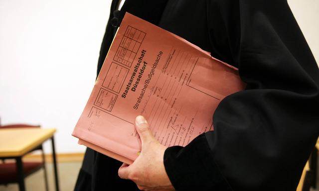 Spionage für Russland: Dreieinhalb Jahre Haft für deutschen Offizier ...