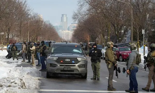 Frau bei Einsatz der US-Einwanderungsbehörde in Minnesota erschossen ...