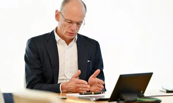 Weniger Umsatz für die Post im ersten Halbjahr: Post-Chef Oblin will ...