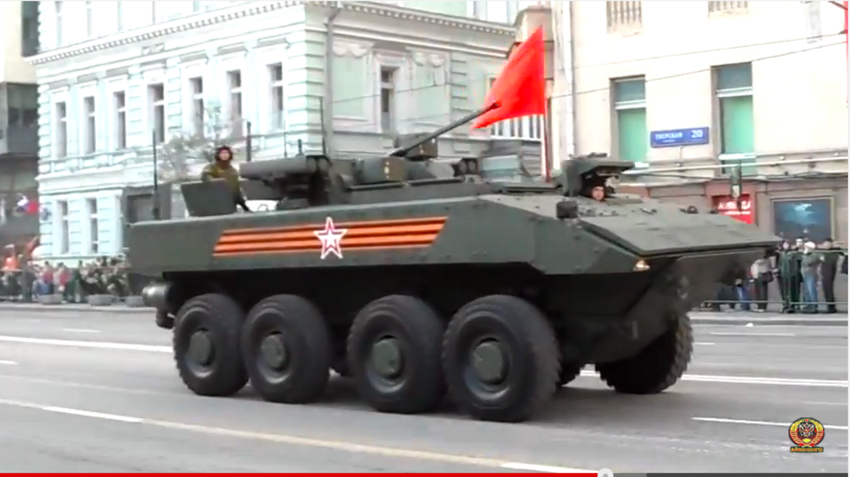 Russlands revolutionäre Panzer rollen | DiePresse.com
