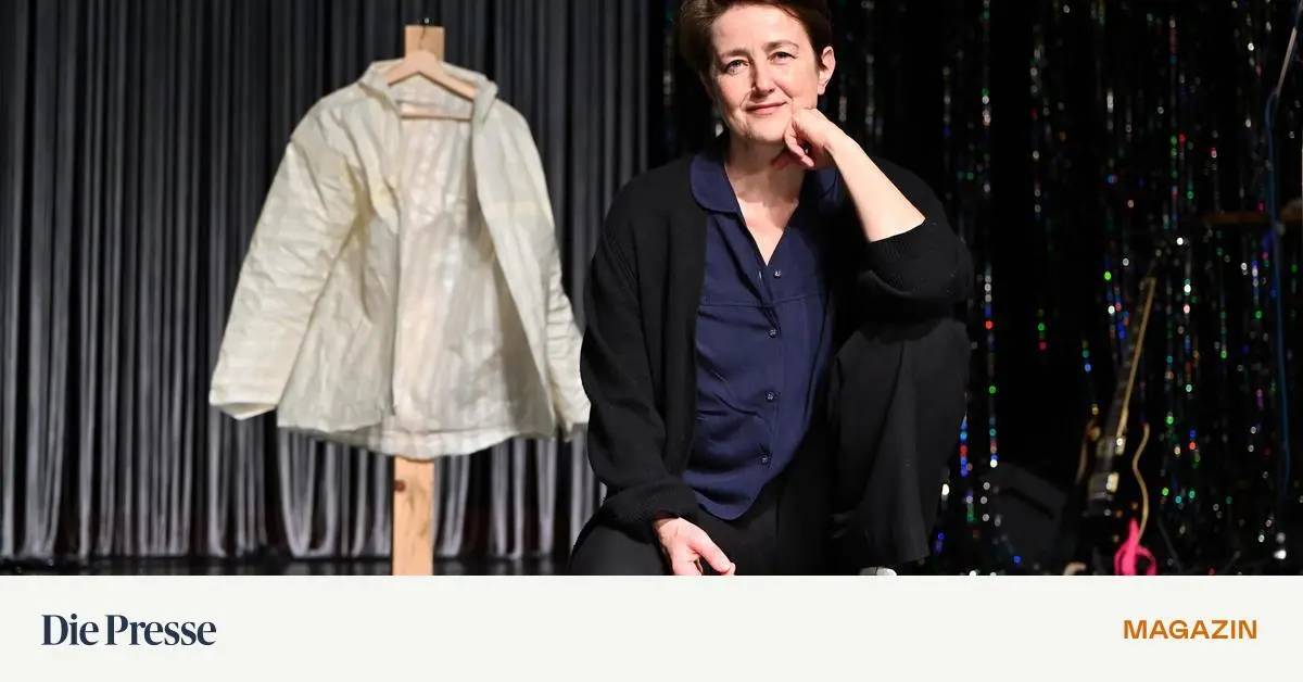 „Testament“ im Theater am Werk: Vom Verschwinden des Elternhauses ...