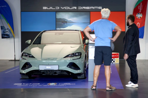 Siegfried Wolfs Steyr Automotive baut künftig chinesische Elektro-LKW ...