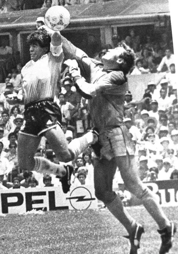 Diego Maradona: Die »Hand Gottes« winkt seit 40 Jahren – DiePresse.com