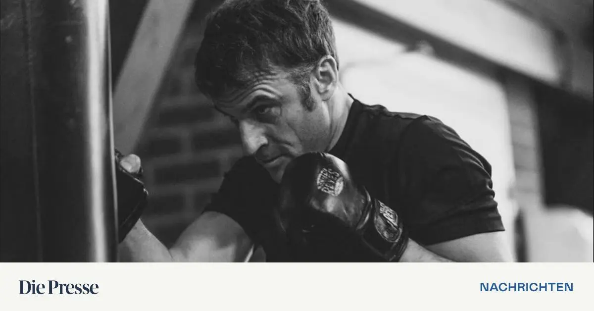Bizeps und Fäuste: Emmanuel Macron inszeniert sich als Boxer ...