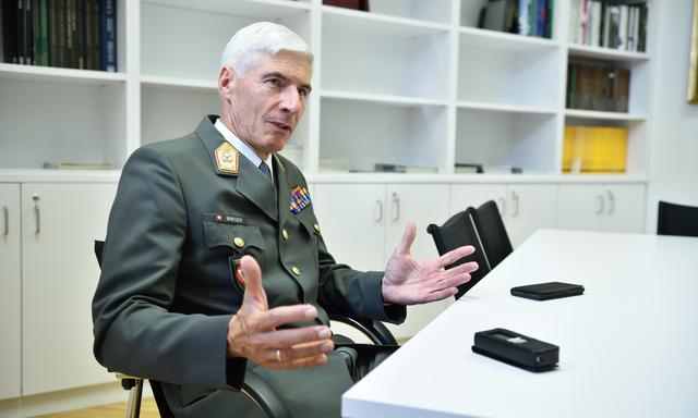 Irischer General folgt Brieger als Chef des EU-Militärausschusses ...