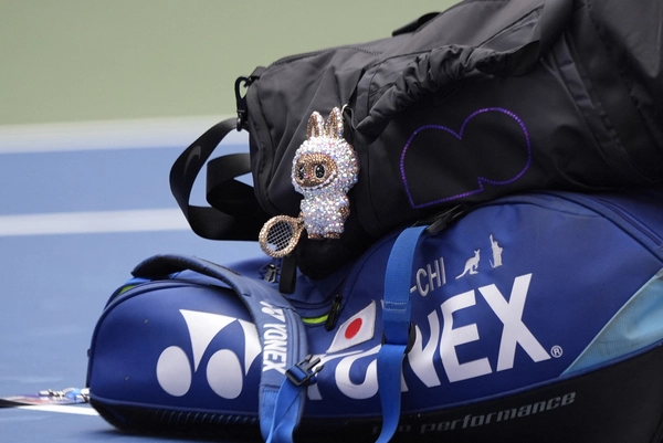 Wie Naomi Osaka mit ihren Outfits den Centre-Court zum Laufsteg macht ...