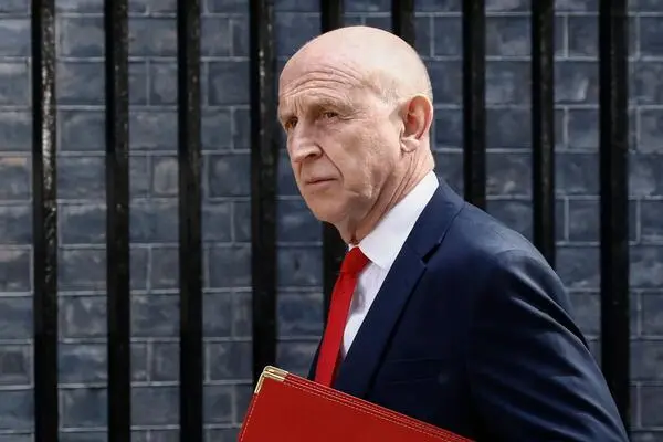 Britischer Verteidigungsminister John Healey tritt wegen Streit ums ...