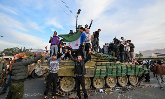 Umsturz in Syrien: Assad und seine Familie nach Moskau geflohen ...