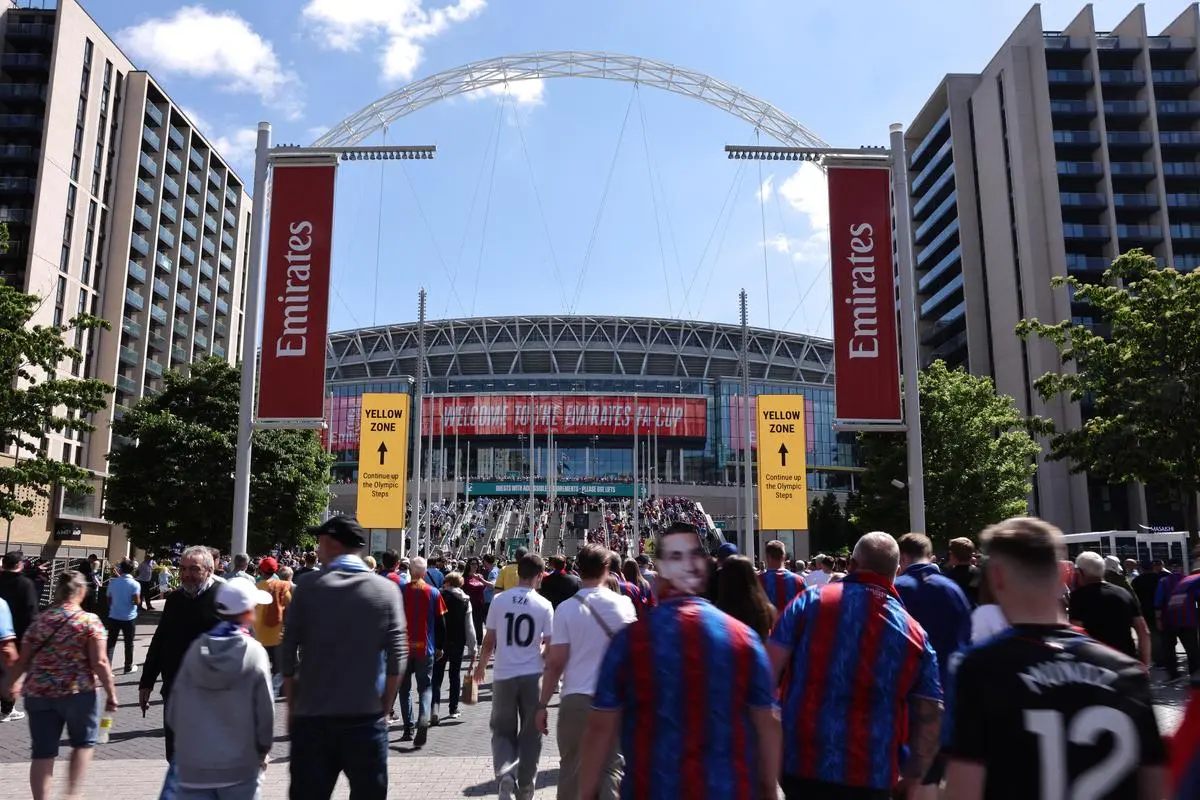 Fußball-Coup: Glasner führt Crystal Palace zum Sieg im FA-Cup ...