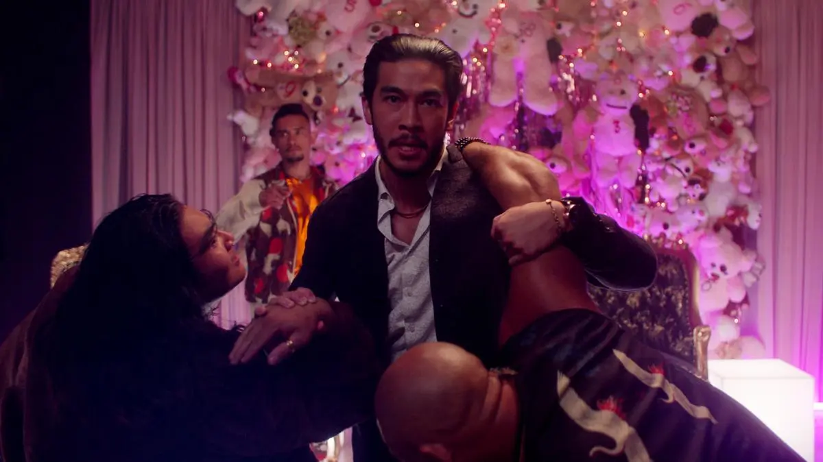 „The Brothers Sun“: Plötzlich Mafia-Mitglied – DiePresse.com