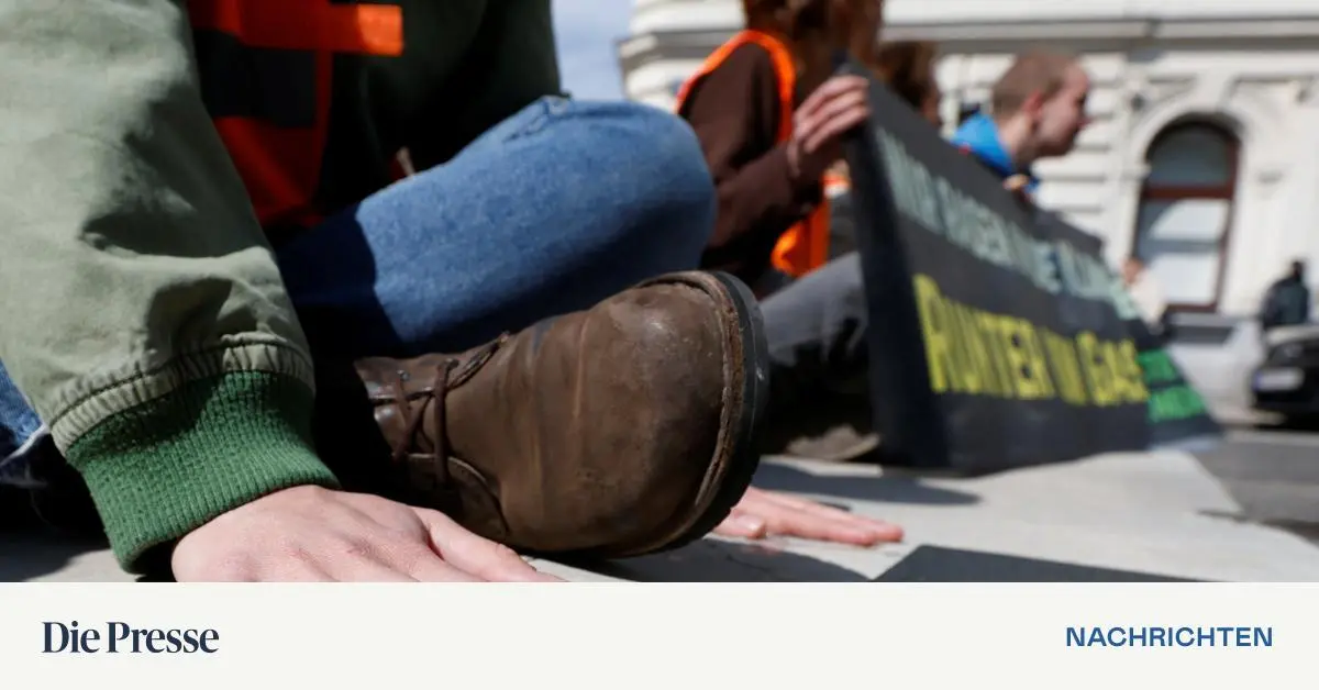 Letzte Generation blockiert Frühverkehr und kündigt „Septemberwelle“ an ...