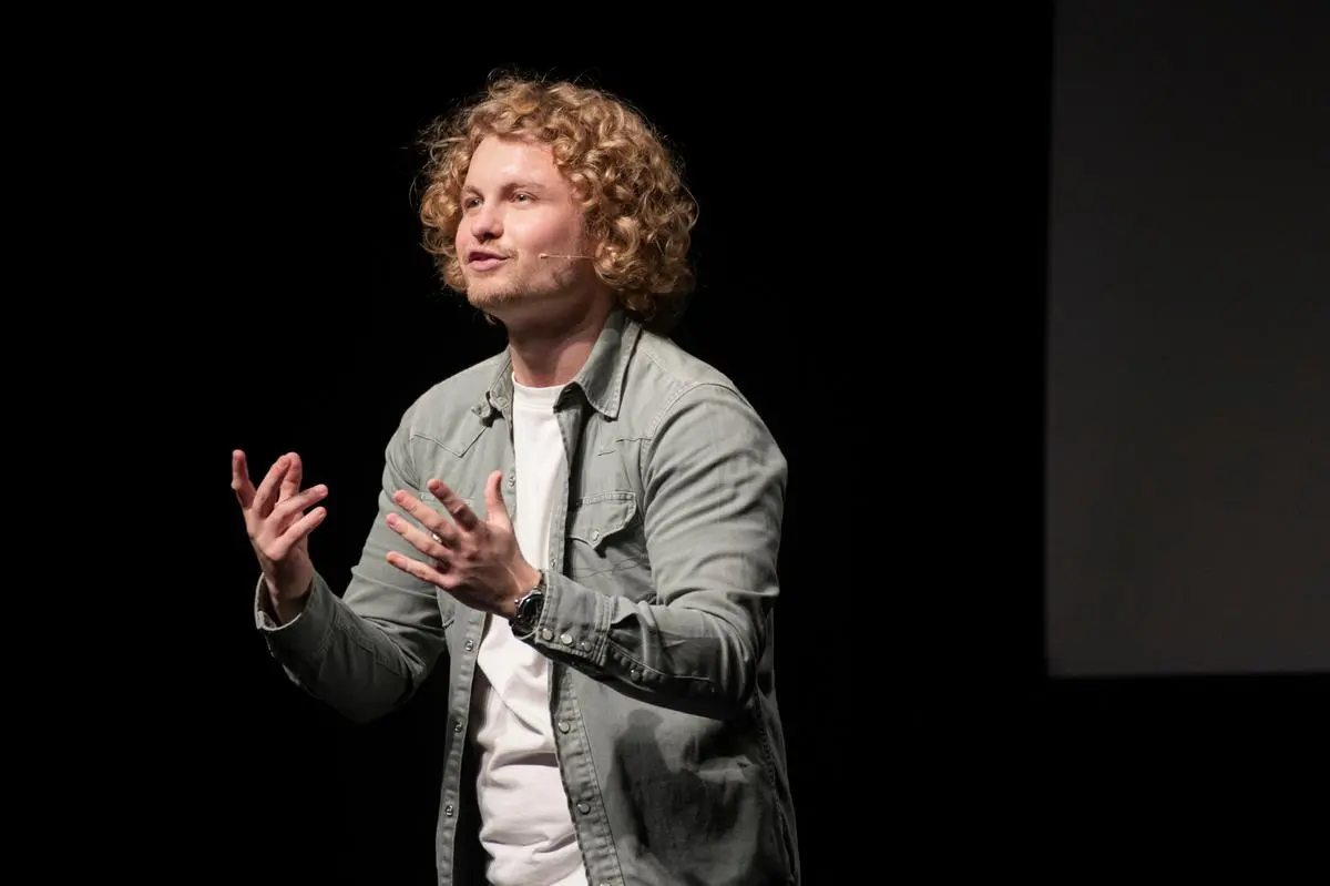 Dr. Bohl, ganz allein in der Welt von Tinder und Dancing Stars ...