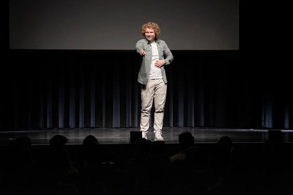 Dr. Bohl, ganz allein in der Welt von Tinder und Dancing Stars ...