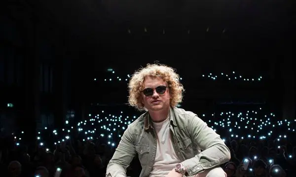 Dr. Bohl, ganz allein in der Welt von Tinder und Dancing Stars ...